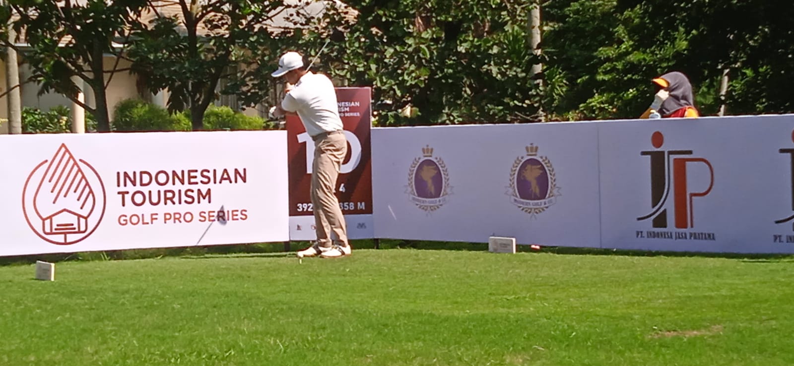 Hendri Nasim Pimpin Indonesian Tourism Golf Pro Series 7 dengan skor -7 – GOLFJOY