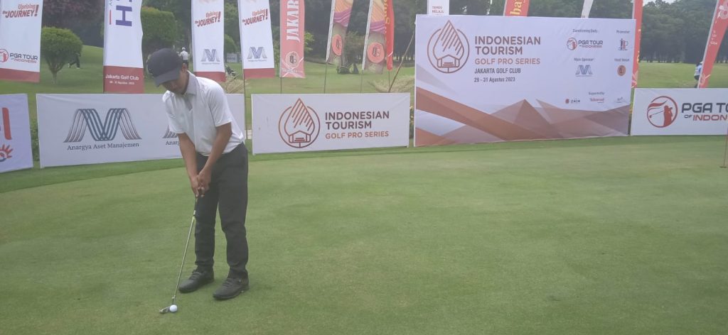 Indonesia Tourism Golf Pro Series #12: Junior Galih Ananta Wiratno Pimpin di 2 Under – GOLFJOY