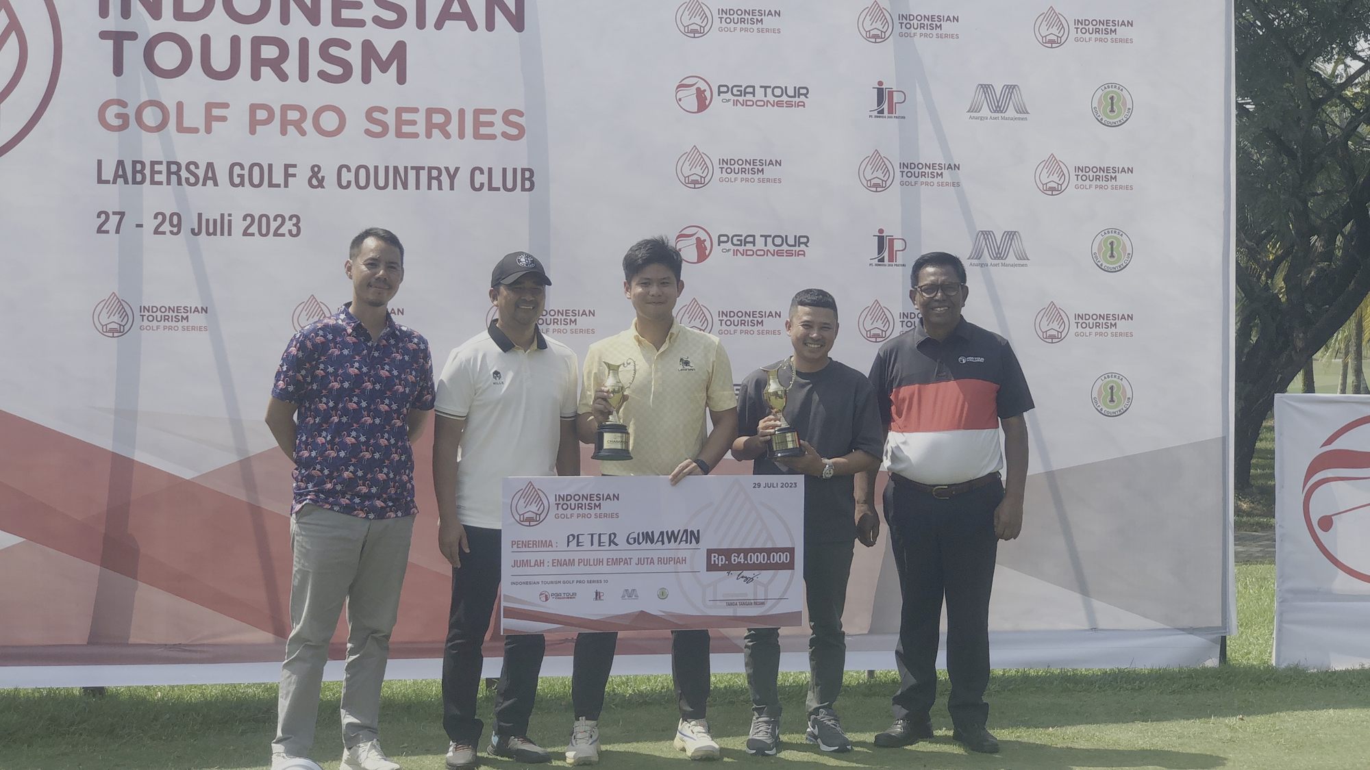 Peter Gunawan Raih Gelar Indonesian Tourism Golf Pro Series ke-10 – GOLFJOY